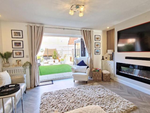 3 bed house for sale