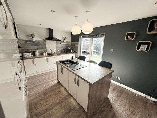 3 bed house for sale