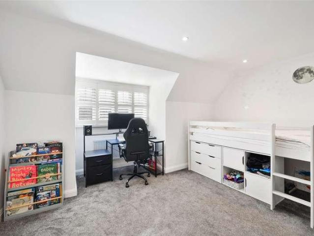4 bed house for sale