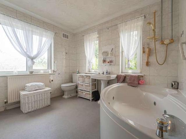 3 bed house for sale