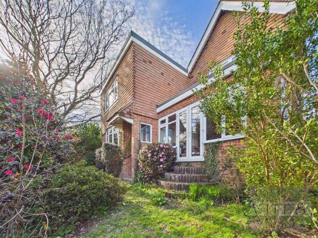 4 bed house for sale