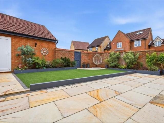 3 bed house for sale