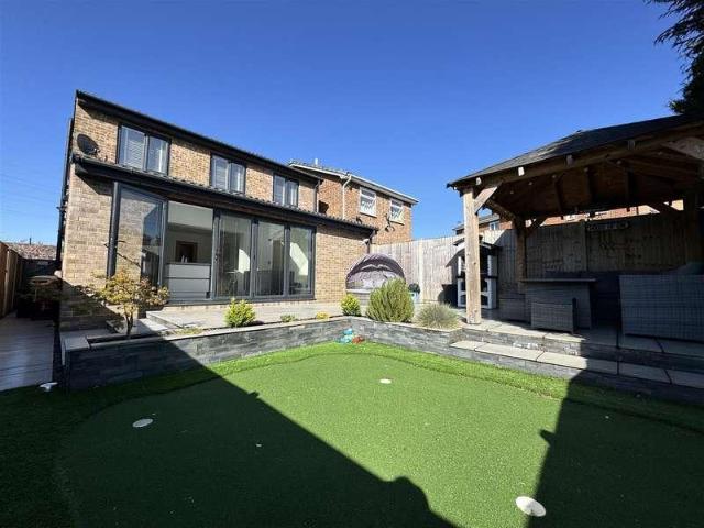 3 bed house for sale