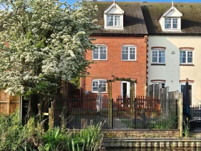 3 bed house for sale