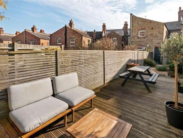 3 bed flat for sale