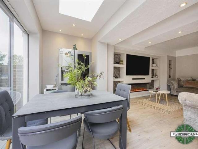 3 bed house for sale