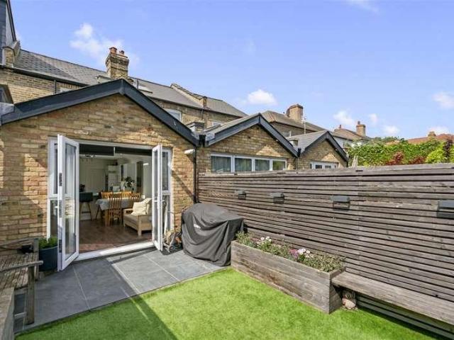 2 bed house for sale