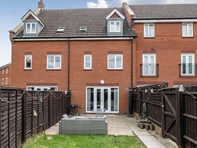 3 bed house for sale