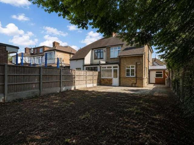 3 bed house for sale