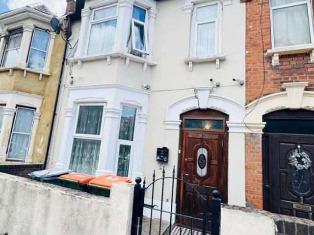 3 bed house for sale