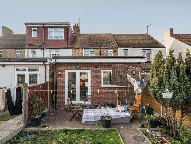 4 bed house for sale