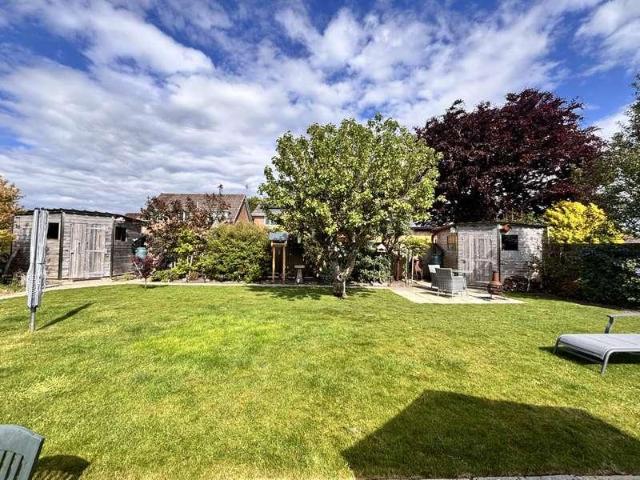 3 bed house for sale