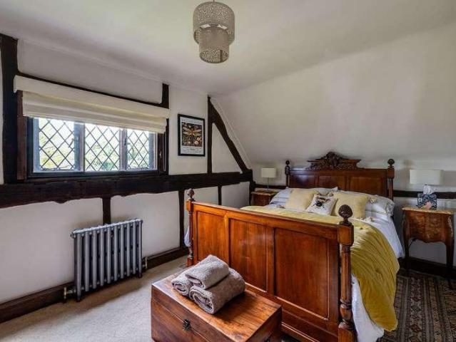 5 bed house for sale
