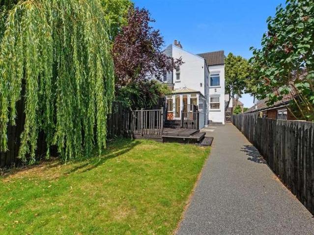 3 bed house for sale