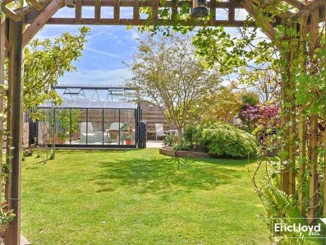 3 bed house for sale