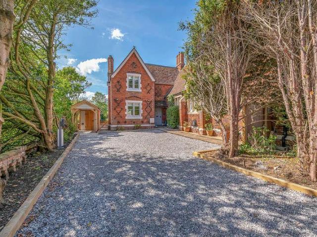 3 bed house for sale