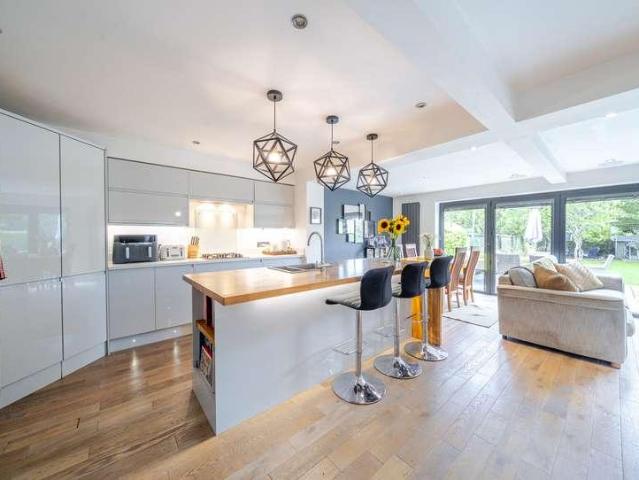 3 bed house for sale