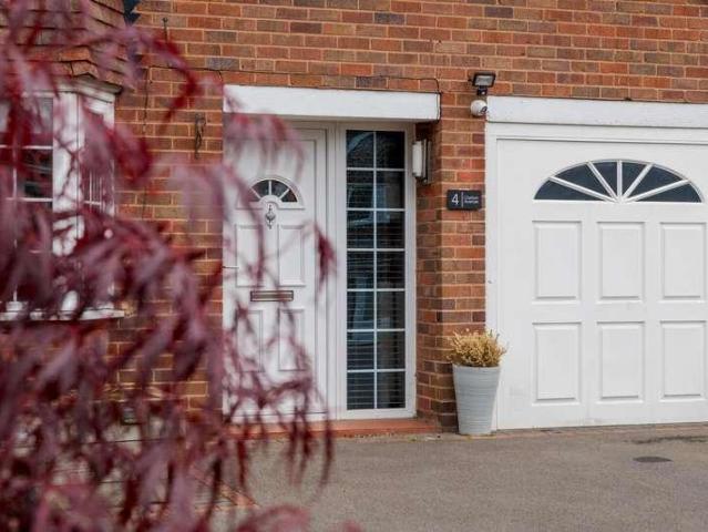3 bed house for sale