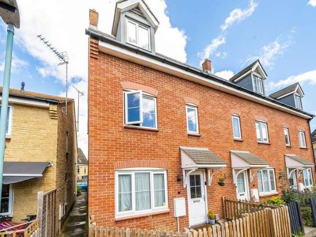 3 bed house for sale