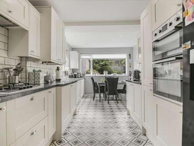 3 bed house for sale
