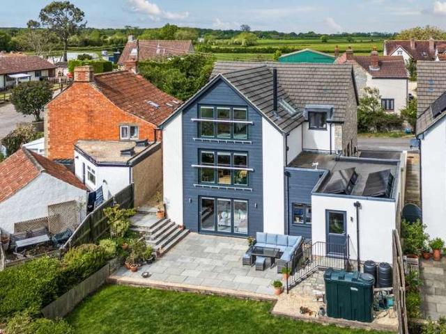 4 bed house for sale