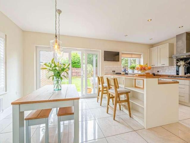 3 bed house for sale