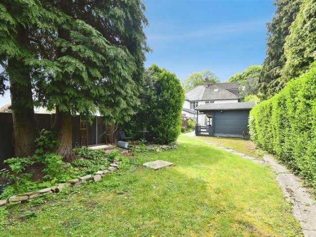 5 bed house for sale