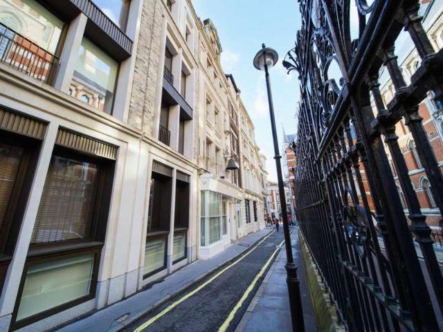 2 bed flat for sale