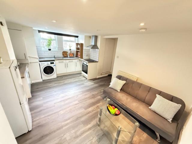 3 Bed House Lumleys Burley! Available July