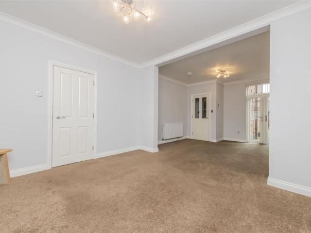 3 bed House Mid Terrace To Let