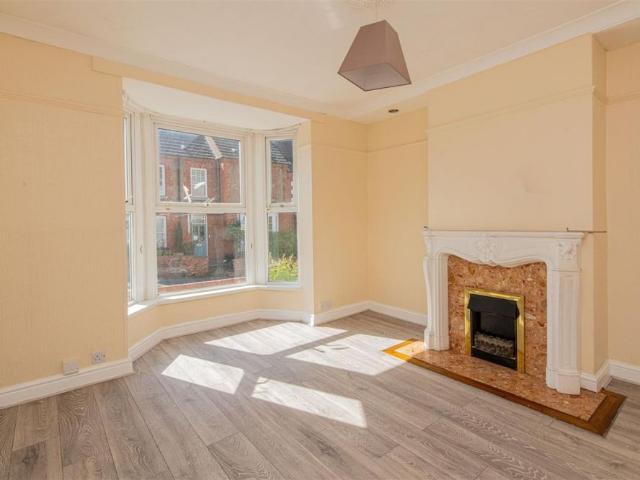 3 bed House Mid Terrace To Let
