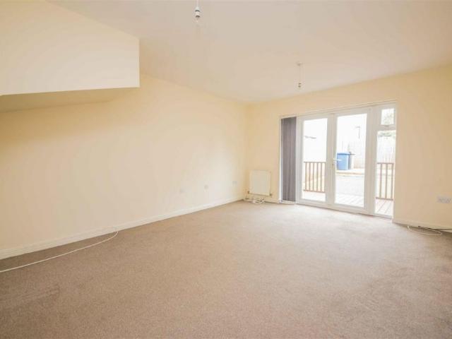 3 bed House Mid Terrace To Let
