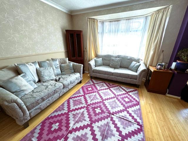 3 Bed House Newbury Park £2795 Pcm