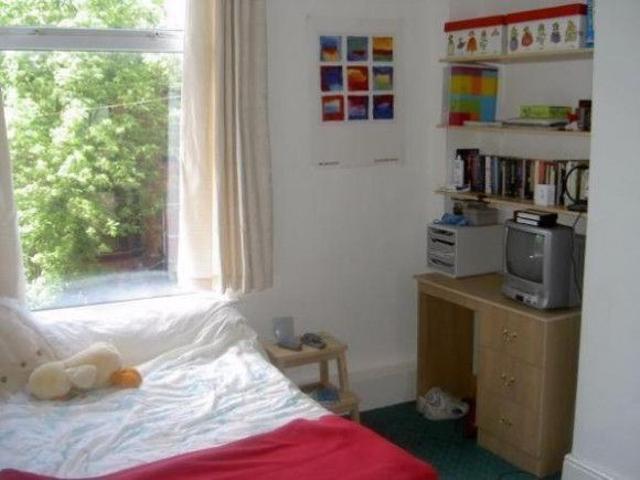 3 Bed Hyde Park Road, Leeds, Ls6