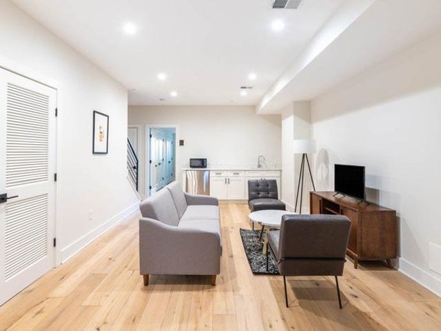 3 bed in Columbia Heights on a flexible lease