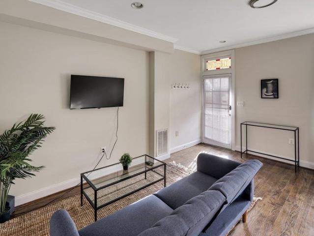 3 bed in Columbia Heights on a flexible lease