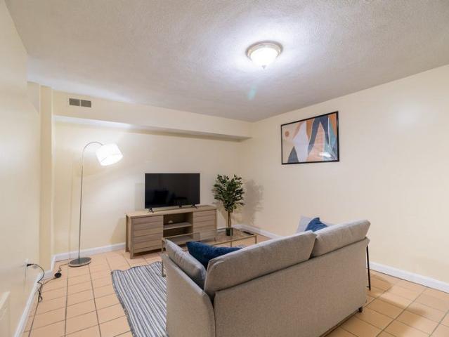 3 bed in East Boston on a flexible lease