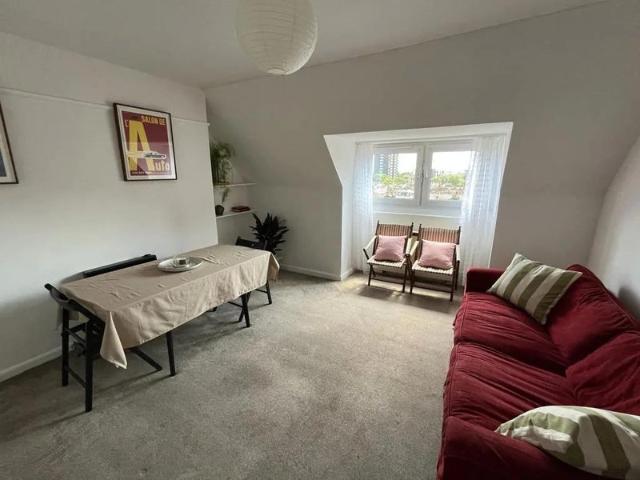 3 bed in Hampstead, close to Belsize Park Tube