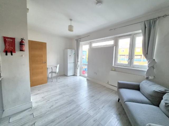 3 Bed Maisonette, Alleyn House, SE1