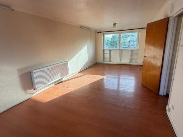 3 Bed Maisonette, Cowbridge Lane, IG11