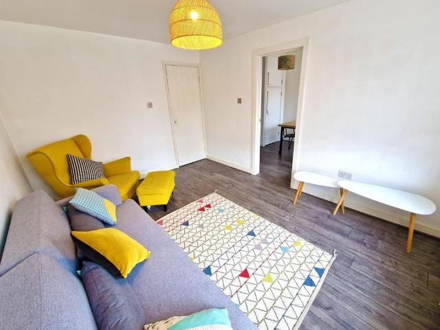 3 Bed Maisonette, Foundry Lane, M4