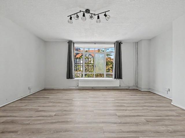 3 Bed Maisonette, High Road, N17