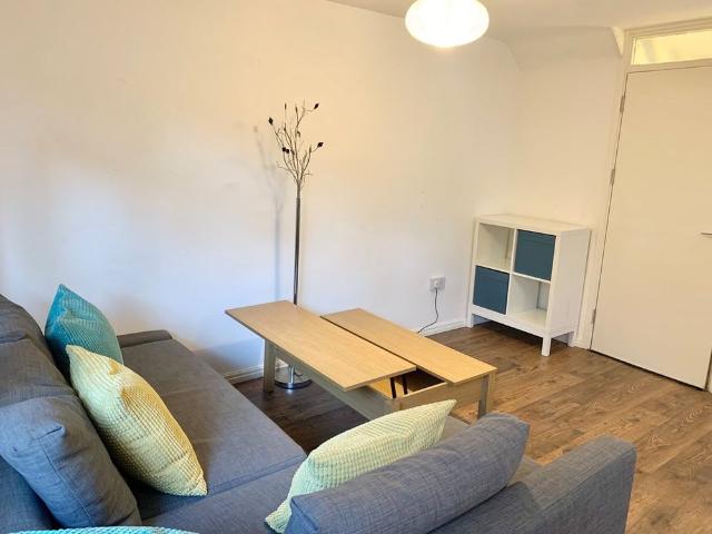 3 Bed Maisonette, Howcroft House, E3