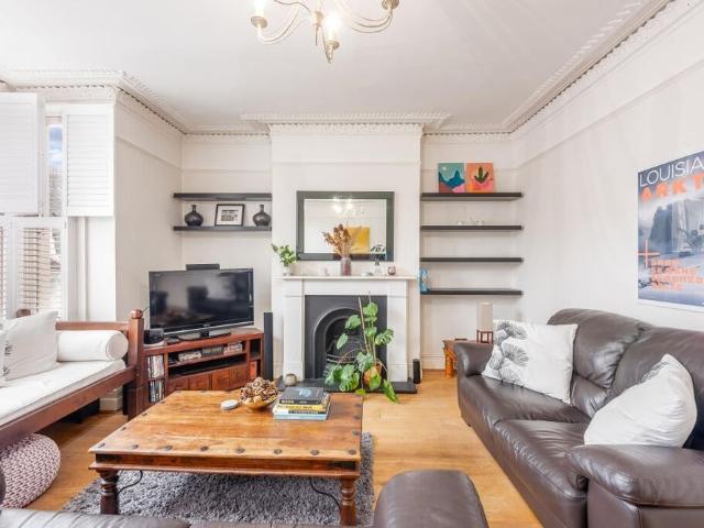 3 Bed Maisonette, Killyon Road, SW8