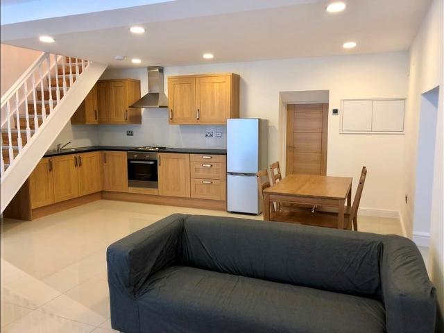 3 Bed Maisonette, Sabine Road, SW11