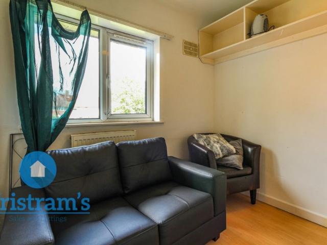 3 bed Mid Terraced House for Rent