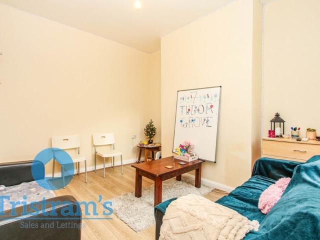 3 bed Mid Terraced House for Rent