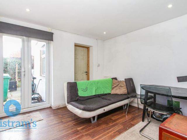 3 bed Mid Terraced House for Rent