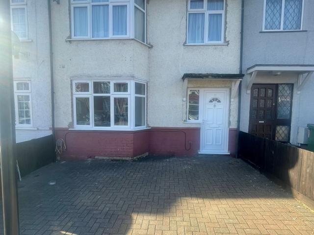 3 Bed Mid Terraced House, Wealdstone, HA3