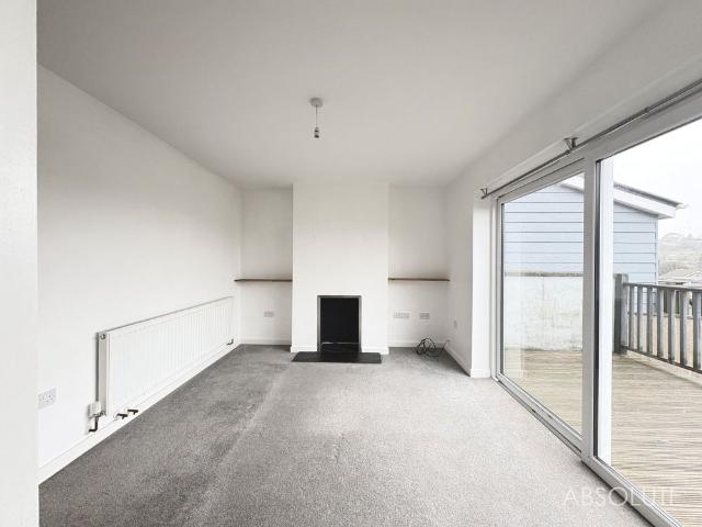 3 bed mid terraced house to rent in Berry Road, Paignton, TQ3
